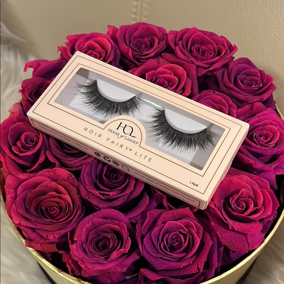 House of Lashes | Makeup | House Of Lashes Noir Fairy Lite False Lashes ...